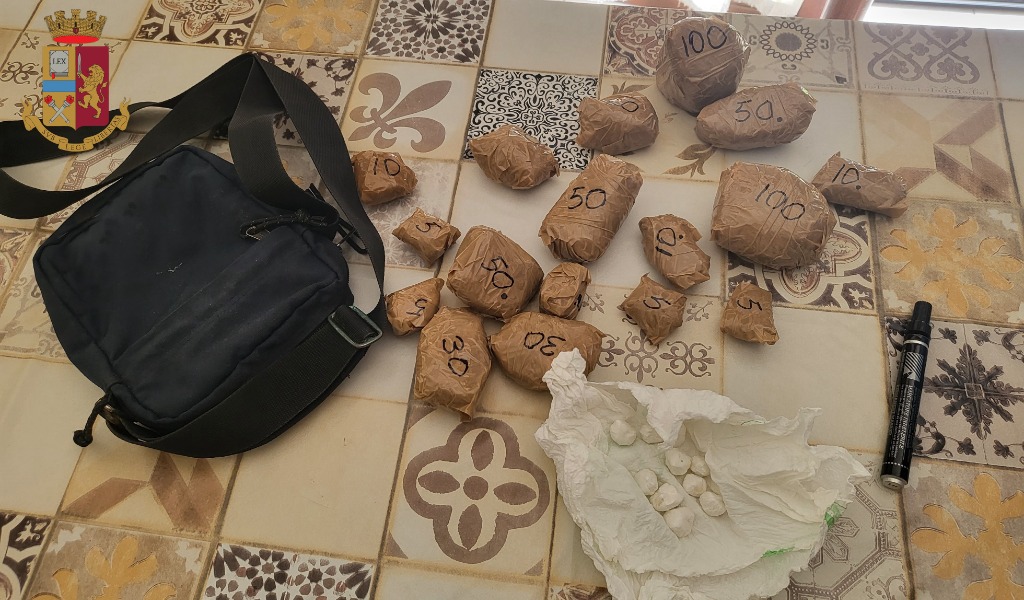 Asola: In casa oltre sei etti di cocaina e denaro contante, arrestato ... Asola: In casa oltre sei etti di cocaina e denaro contante, arrestato ...